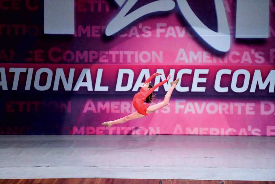 Alumnas de Monique Dance Studio compiten en KAR 2020