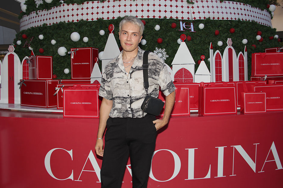 Carolina Herrera encendió su árbol navideño