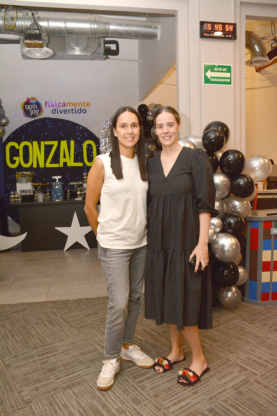 Gonzalo Leaño Olson celebró su cumpleaños con temática del espacio