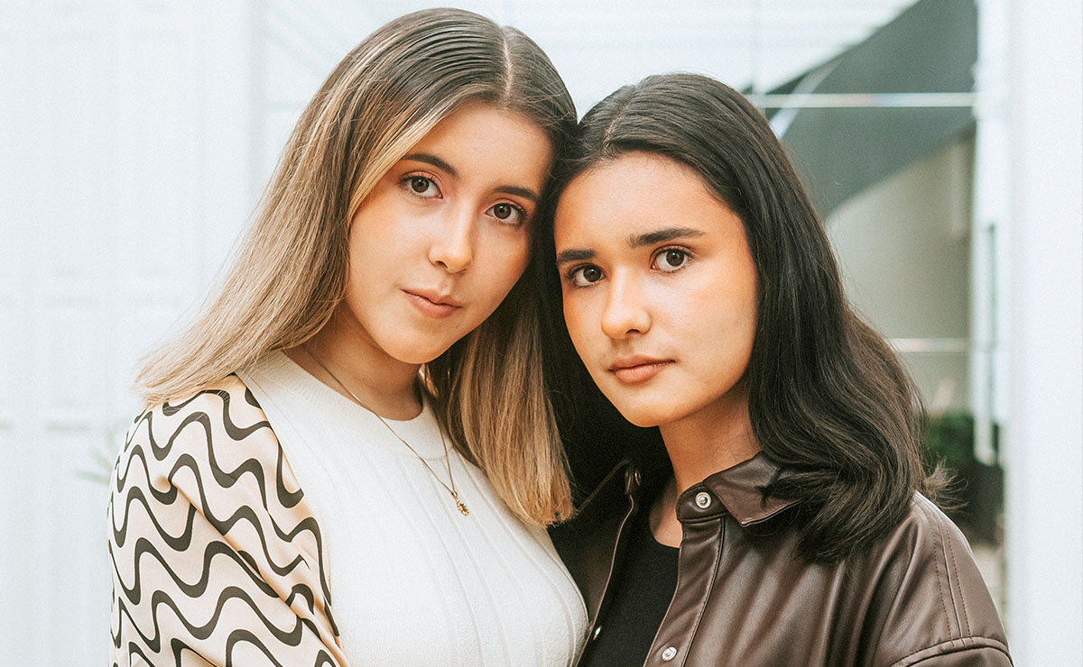 Mariana y Caro Quiroz son dos hermanas muy unidas fundadoras de DAKY