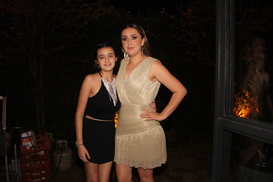 Majo Gonzalez Azpeitia celebró sus XV años entre luces neón