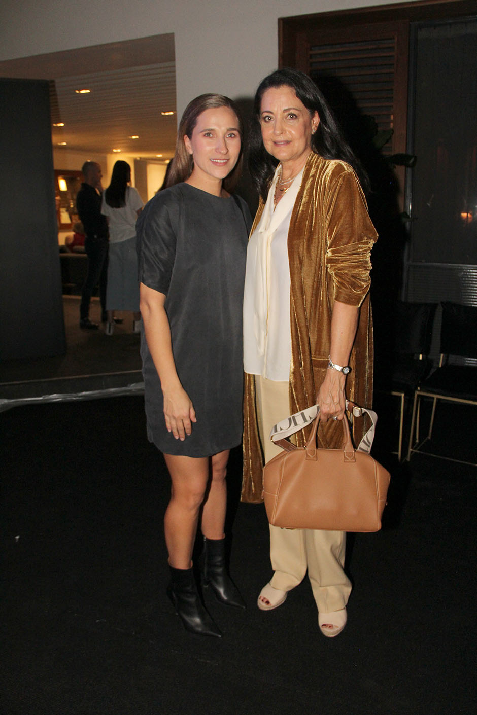 Socialités tapatías modelaron durante el desfile Ugga Fashion Night