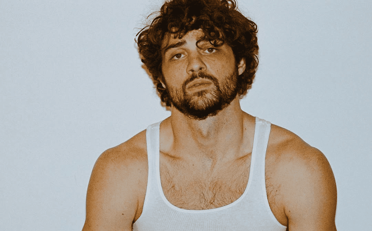 Noah Centineo luce irreconocible tras su cambio físico extremo
