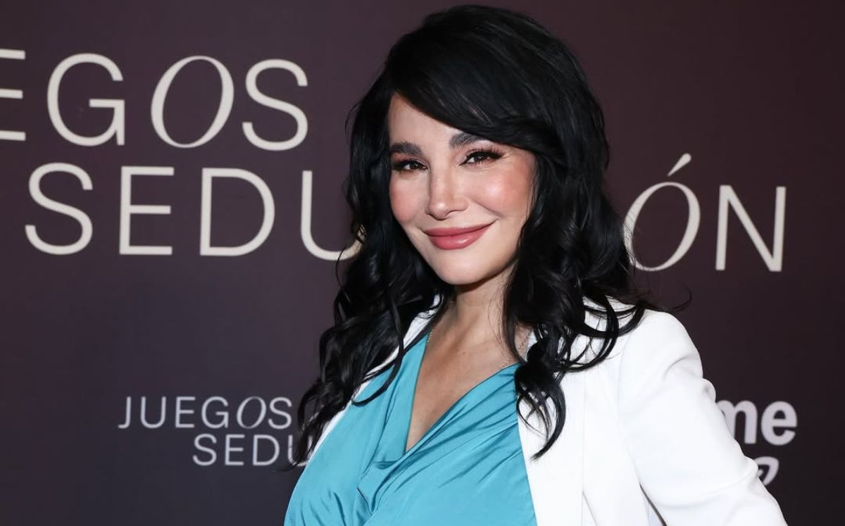 Martha Higareda reaparece en alfombra roja tras convertirse en madre