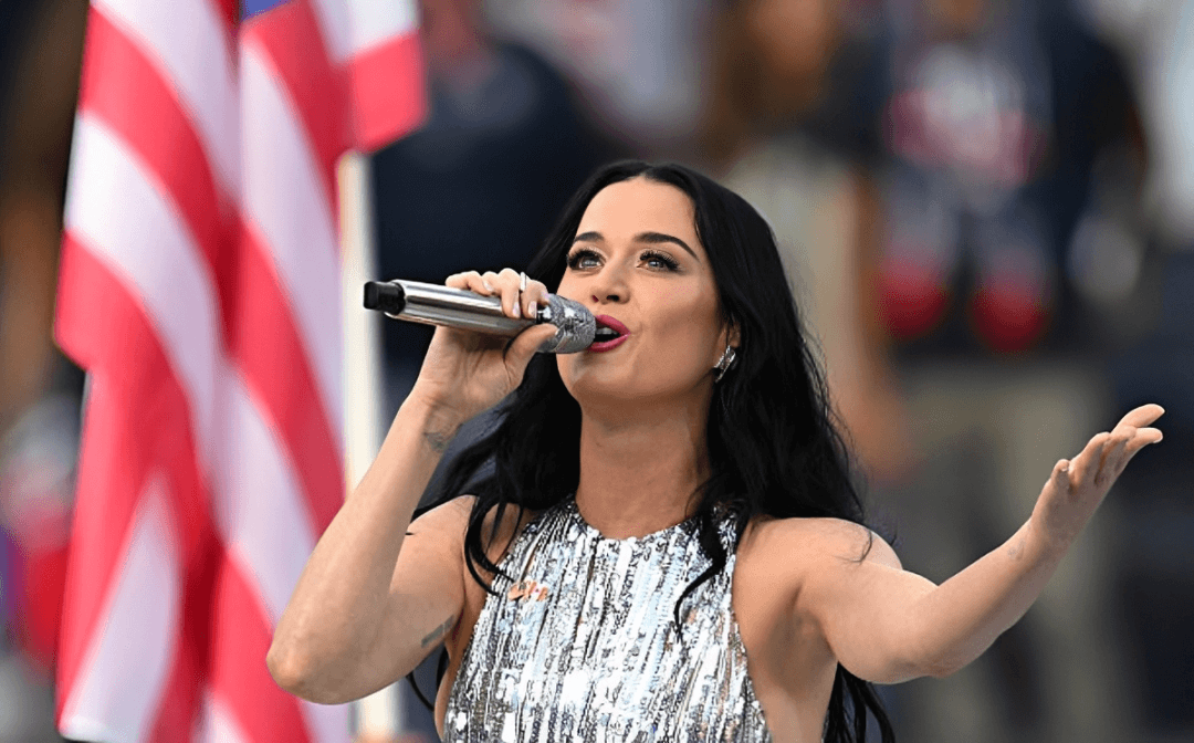 Katy Perry manda indirectas a sus ex en concierto en España